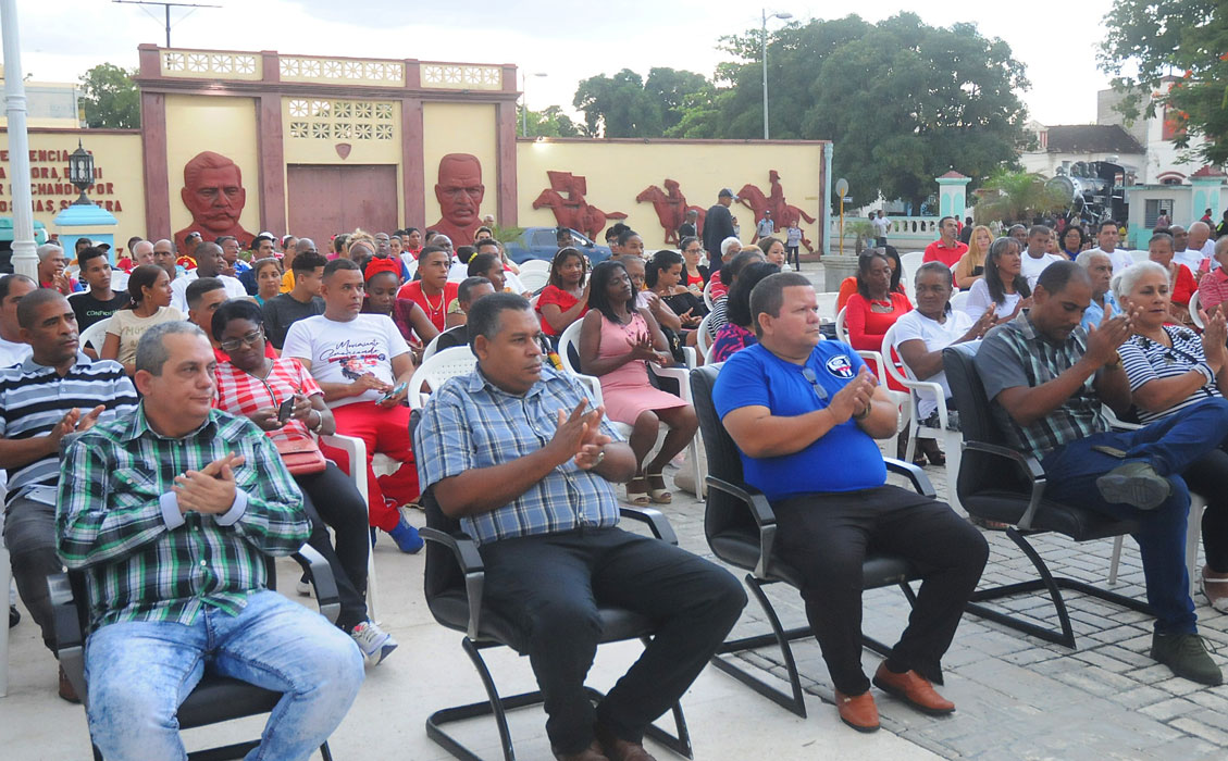 Periódico de la provincia de Guantánamo Celebran en Guantánamo